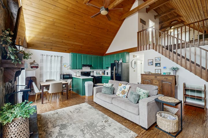 Lakefront Eatonton Haven W/ Dock: Bring Your Boat! - Lake Sinclair, GA