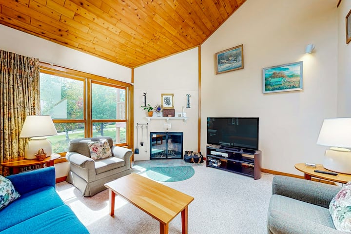2br Mtn-view Chalet With Pool, Hot Tubs, & Sauna - Killington, VT