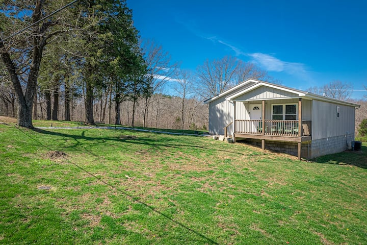 Charming 3br Cottage With Private Hot Tub, Firepit - Harrisburg, IL