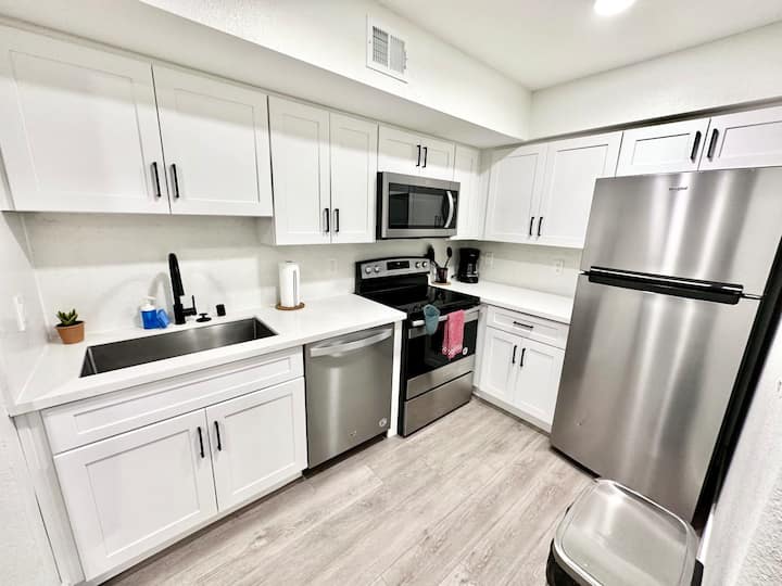 Lux 1br/1ba Condo With Master Suite Near Lv Strip - Las Vegas
