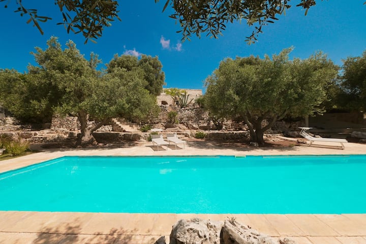 Trullo Agapanthus Avec Piscine - Ostuni