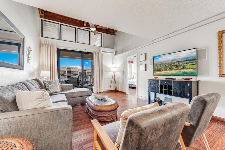Large 3 Bedroom Condo Across From Beach! Pool & Ho - Maui, HI