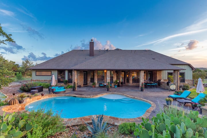 Luxury Retreat, Pool, Views, Pets Ok, Sleeps 16 - Dripping Springs, TX