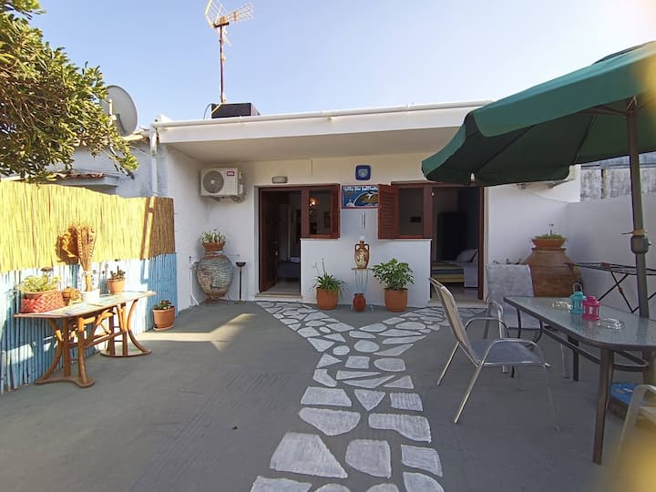 2 Bedrooms And Courtyard In Town - Skiathos