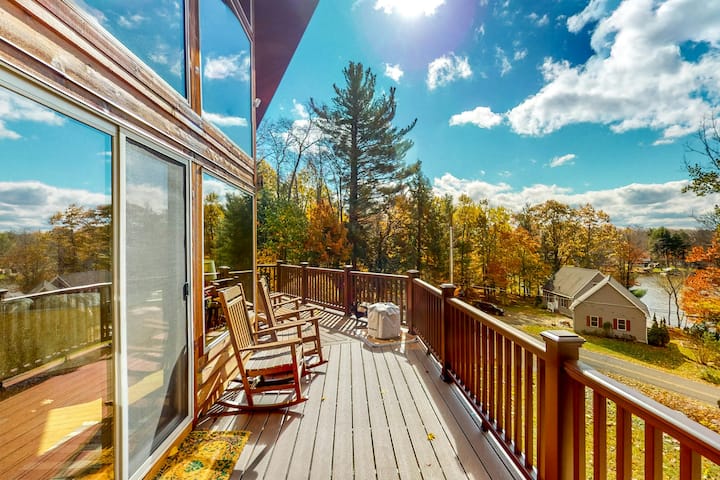 Autumn Hill Lakehouse - Ashmere Lake, MA
