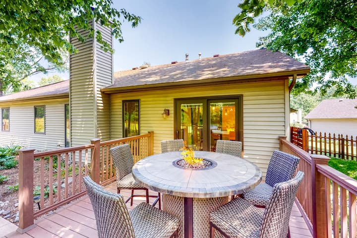 3br Dog-friendly Quiet Home W/ Fire Pit - Fort Wayne, IN