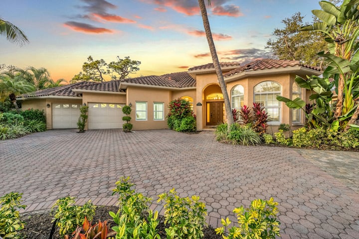 Casamigos | Private Home, Tiki Bar, Heated Pool! - Sarasota, FL