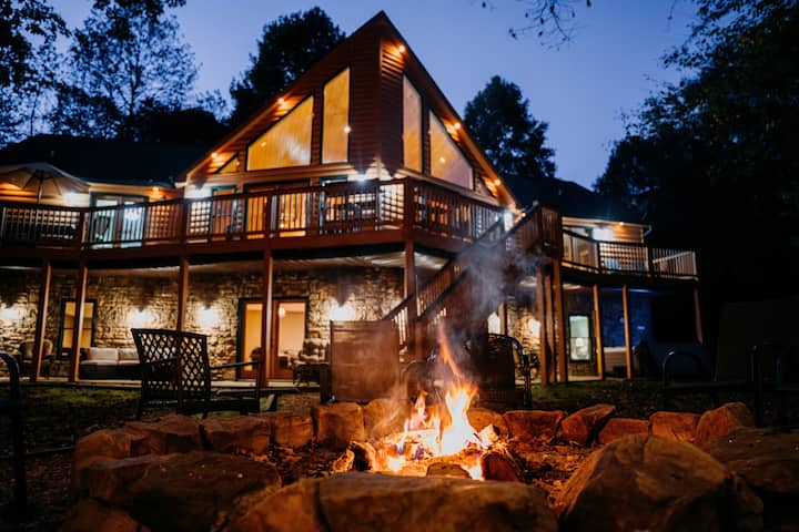 Secluded Luxury Riverfront Cabin | Hot Tub & Games - Sautee Nacoochee, GA