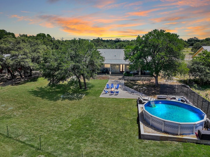 Gatlin Getaway I Pool, Hot Tub, Family Getaway, - Dripping Springs, TX