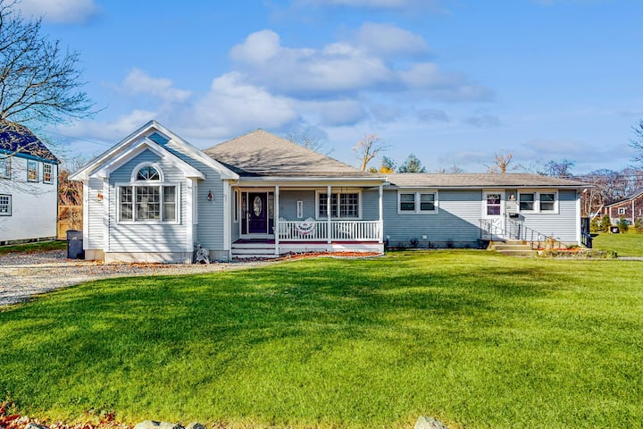 Dog-friendly 4br With Great Yard, Deck & Game Room - Essex, MA