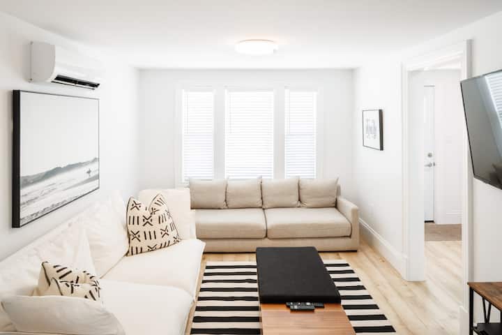 Luxury King Bed Downtown Charlottetown House - Charlottetown