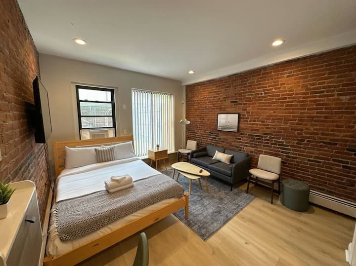 Cozy Central South End Studio - Boston, MA
