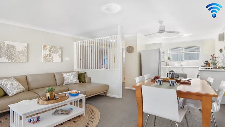 Ocean Blue Apartment Five — Stay 3 Pay 2 - Currarong