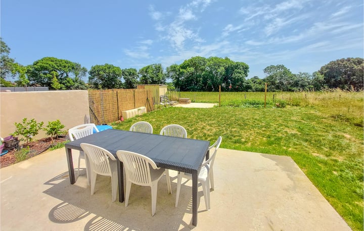 Awesome Home In Saint Vincent Sur Jard - Longeville-sur-Mer