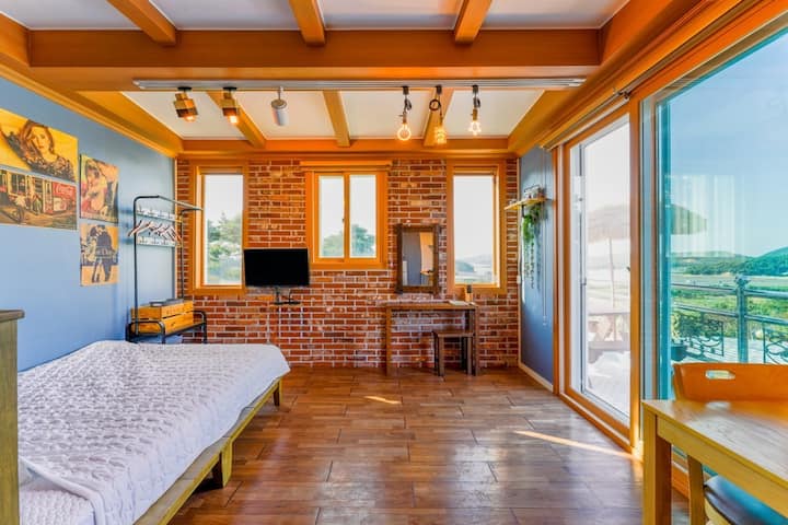 태안의 소나무 숲 속에 위치한 감성 레트로의 레트로G - 태안읍