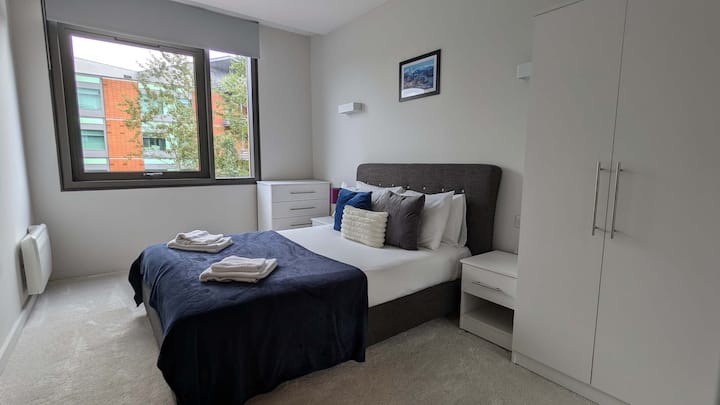 Modern 1 Bed Apt Near Ascot- With Parking - Bracknell