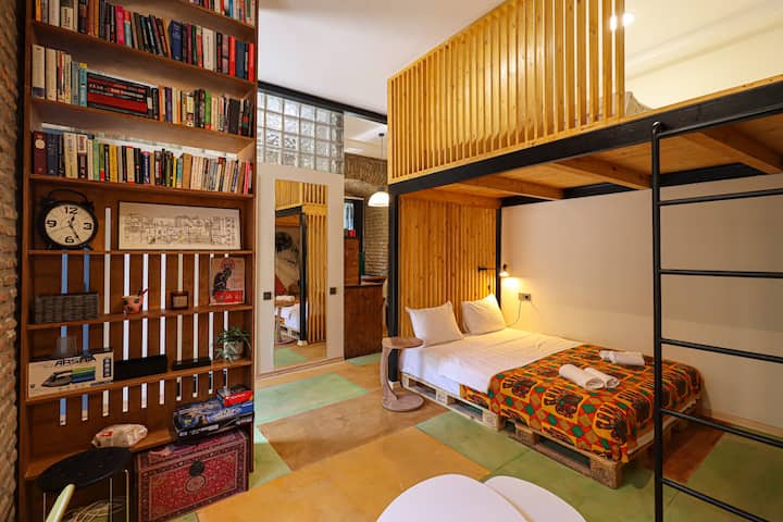 Unique Studio In Sololaki - By Wehost - Tiflis