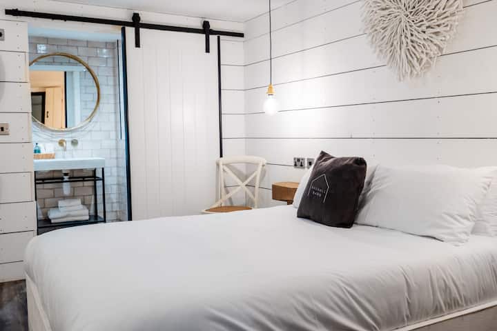 Double Room With Ensuite Bathroom - Clitheroe