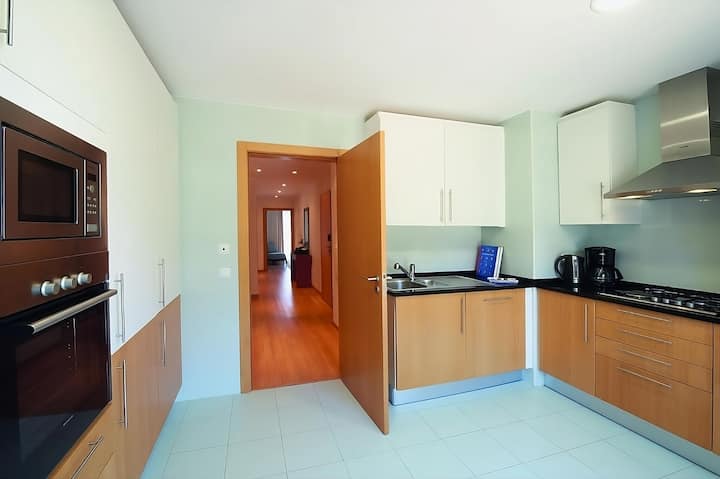 Three Pet-friendly Units, Full Kitchen, Pool! - Faro