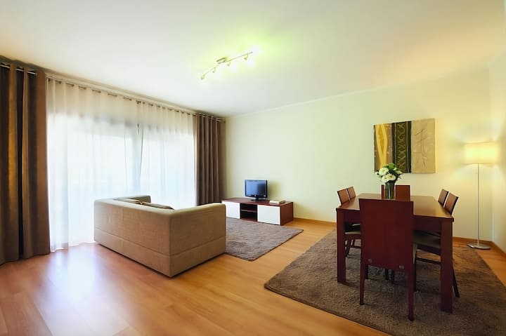 Visit Farol Beach! 2 Large 1br Units With Kitchen! - Faro