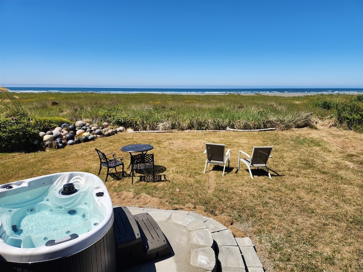 Beachcombers Cabin - Ocean Front With Hot Tub - Moclips, WA