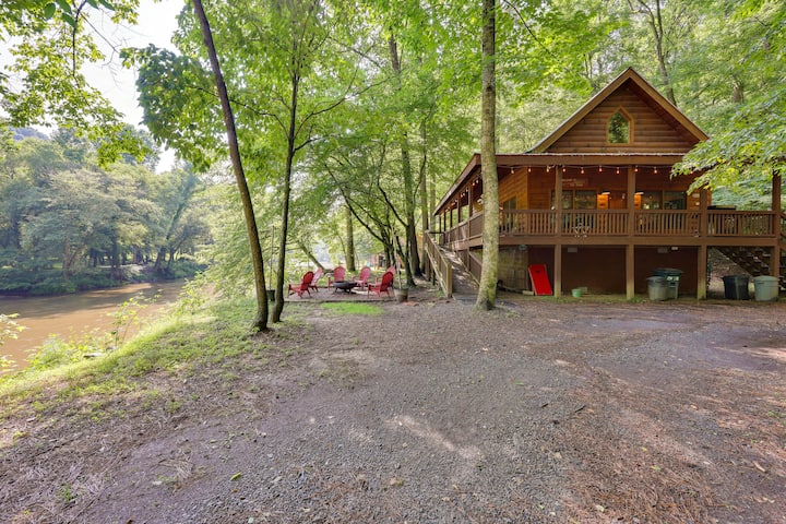 Riverfront Ellijay Cabin W/ Deck + Pool Access! - Ellijay, GA