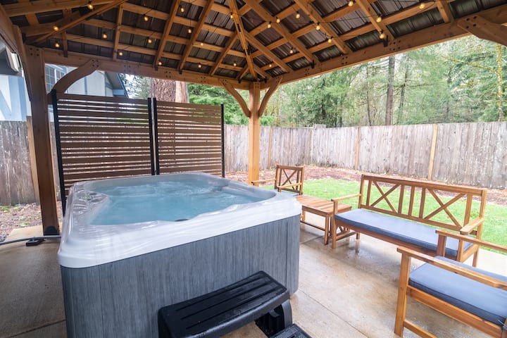 2br Cabin W/ Central Ac, Hot Tub, Nearby Trails - Lost Lake, OR