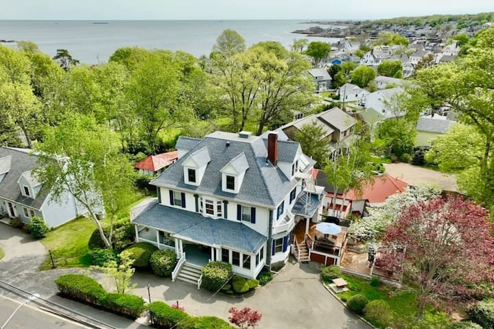 Classic New England: Big Family Home; Spas|garden - Massachusetts