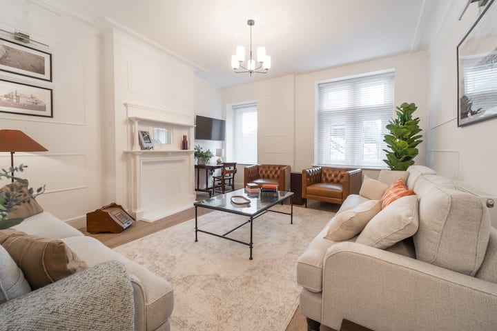Luxury Two-bed Hoylake Apartment - Thurstaston Beach