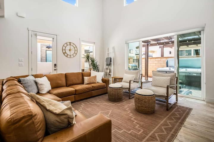 Desert Brooke: Desert Color Lagoon + Beaches - St. George, UT