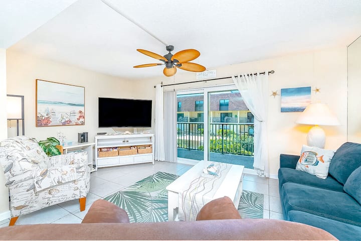 Beach Getaway W/ Ocean Views Private Beach & Pool - Cocoa Beach, FL