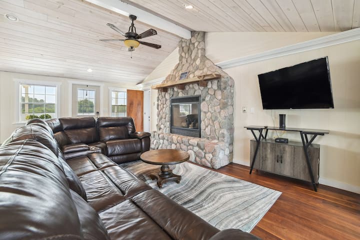 Lakefront Gladwin Vacation Rental W/ Deck & Dock! - Gladwin, MI