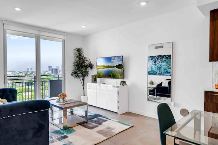 Amazing 3 Bed Unit With Free Parking - Miami, FL