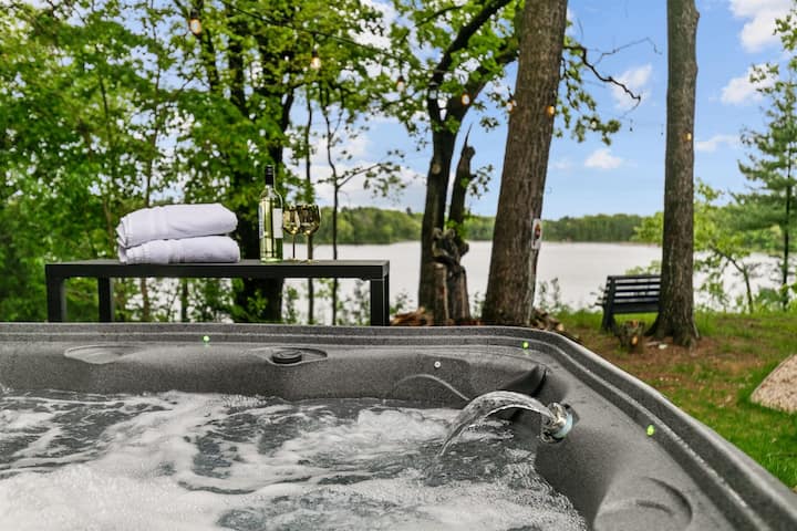 Game Room + Hot Tub + Cozy Fireplace - Spring Lake, WI