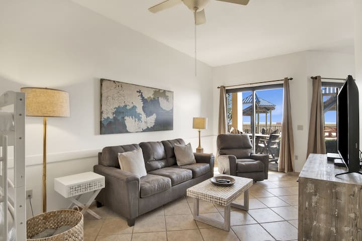 Ground Beachfront 1br + Bunk Alcove • Sleeps 6 - Orange Beach, AL