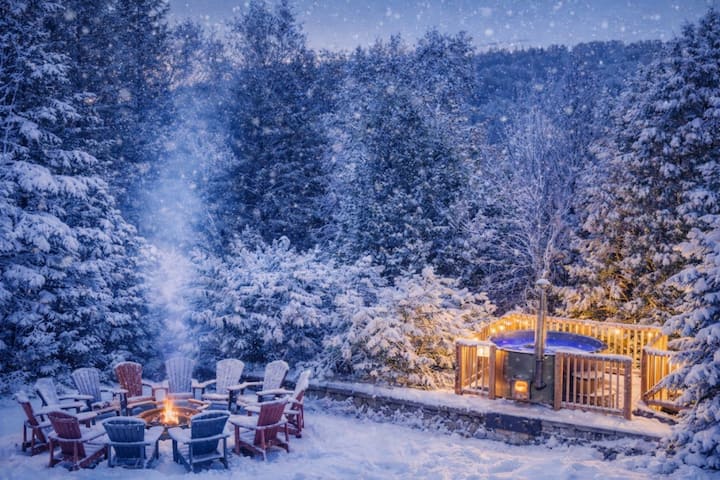 Château Saint-émile, Heritage Lakefront & Hot Tub - Lac-Simon