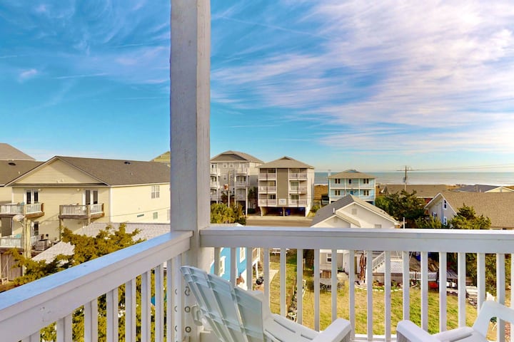 Ocean Views, Hot Tub + Pool, Near Beach, Dogs Ok - Carolina Beach, NC