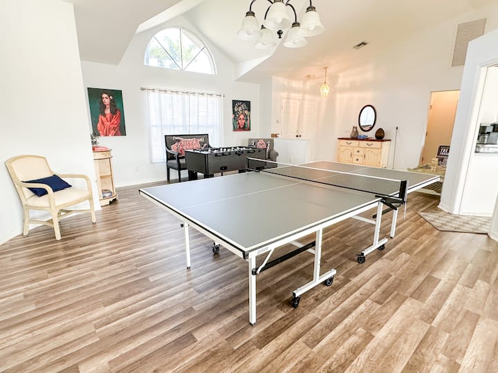 Stunning Waterfront Ping-pong Foosball Fun Pool - Marco Island, FL