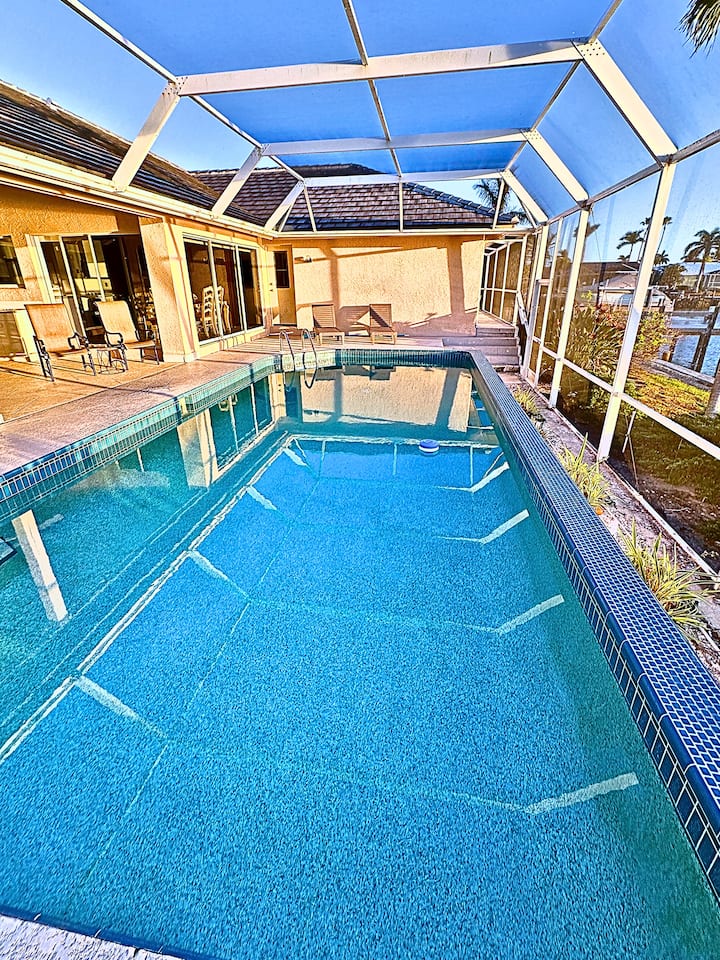 Intercoastal View: Pool Ping Pong Foosball - Marco Island, FL