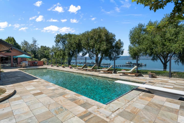 Okanagan Lakefront Home With Pool & Tennis Court - Kelowna