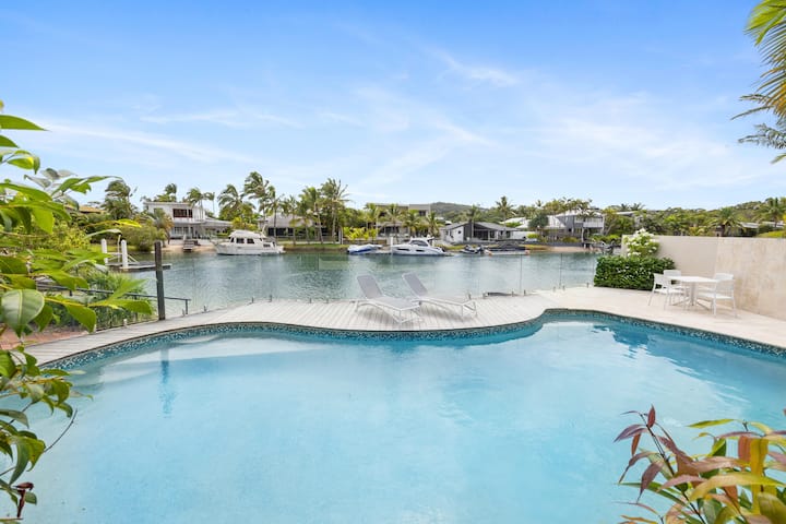 St Tropez 12: Haven With Water View & Pool - Noosa Heads