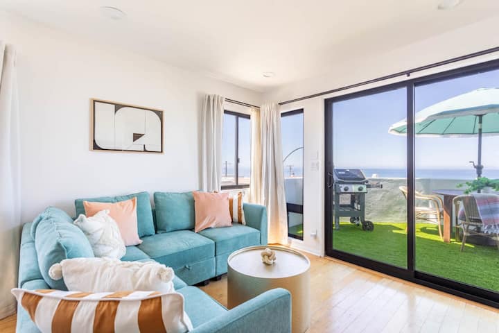Bright Beachside Stay | Ocean View I Parking - Hermosa Beach, CA