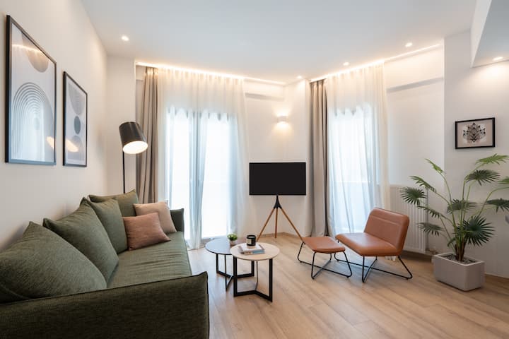 The Edge Athens Getaway Apartment W/gym - Athens