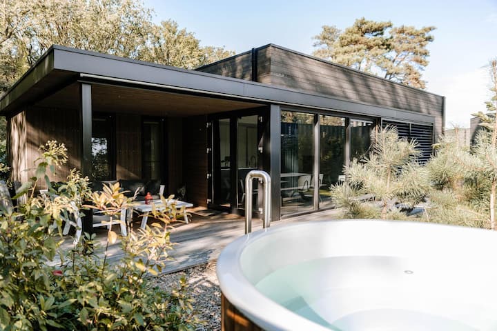 Luxury Family Lodge + Hot Tub (6p) - Tiel