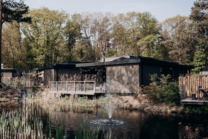 Luxury Water Lodge + Hot Tub (6p) - Veenendaal