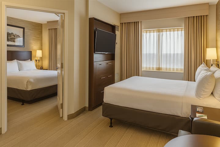 2 Modern Units In Rosemont! Pet-friendly - Chicago, IL