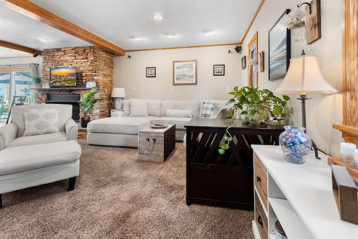 Spacious Oasis On Monument | Incredible Backyard - Richmond, VA