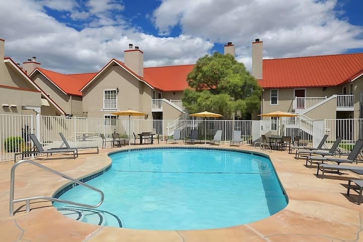 2 Posh Units In Albuquerque! Pet-friendly - Albuquerque