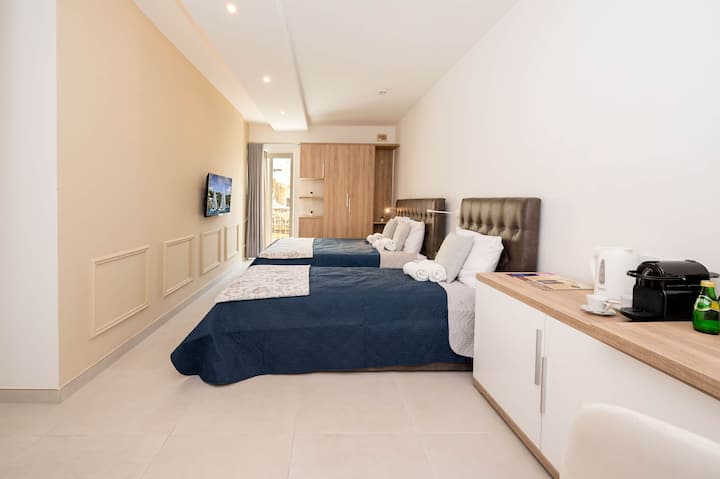 Velablu Suites - Triple Room - Valletta, Malta