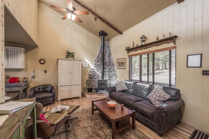 Fox Hollow Condo #35 | Cozy Retreat + Patio - Ruidoso, NM
